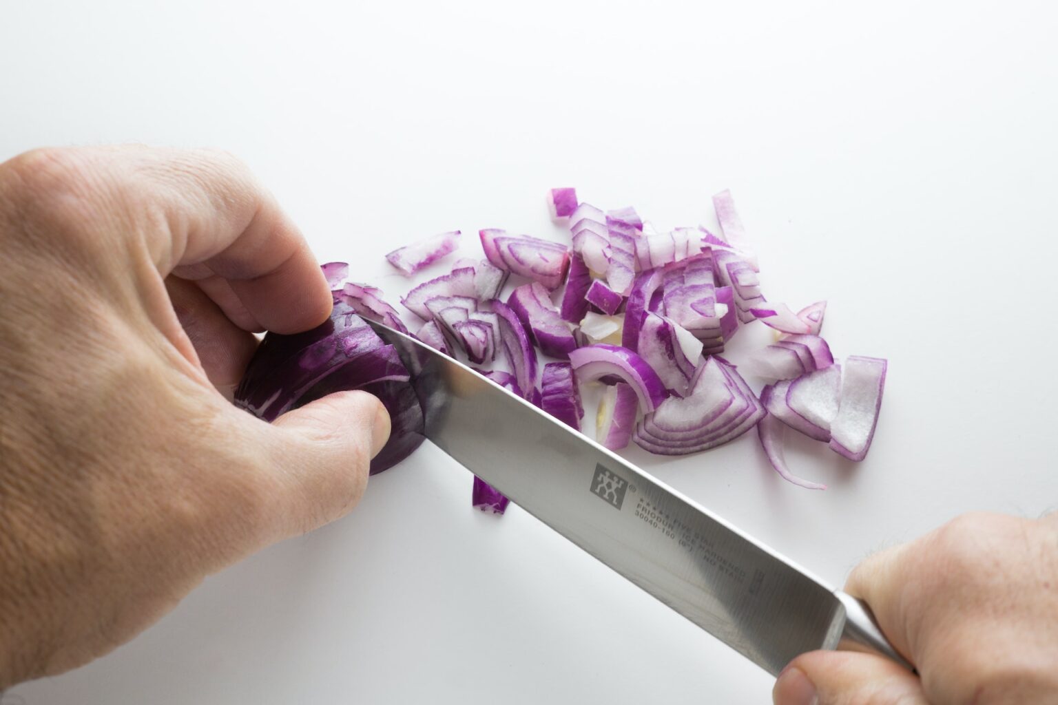 How to cut an onion - ChampsDiet.com